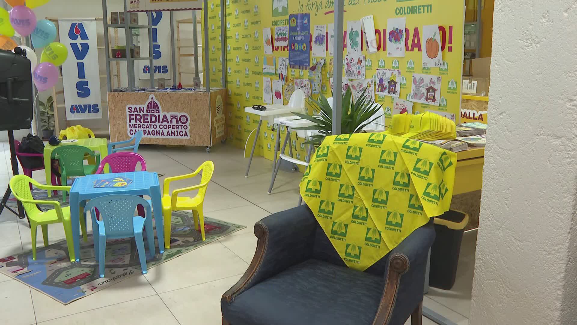 IL PRIMO BABY PIT STOP IN UN MERCATO CONTADINO - Toscana Tv